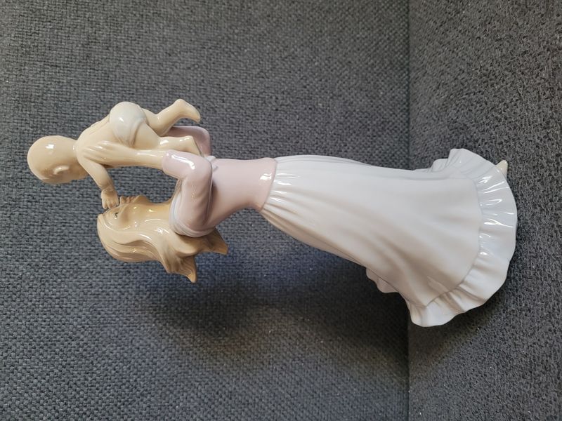 Leonardo Collection Motherly Love Porcelain Figurine — Hand Painted ...