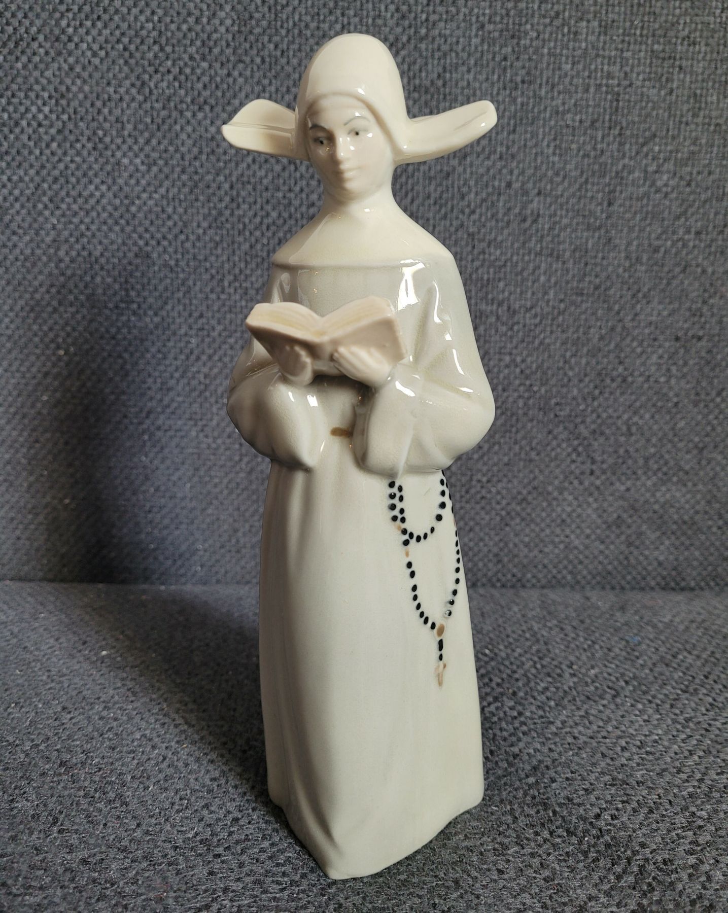Buy LEAN Porcelain Figurine Nun Reading Prayer Book Spain